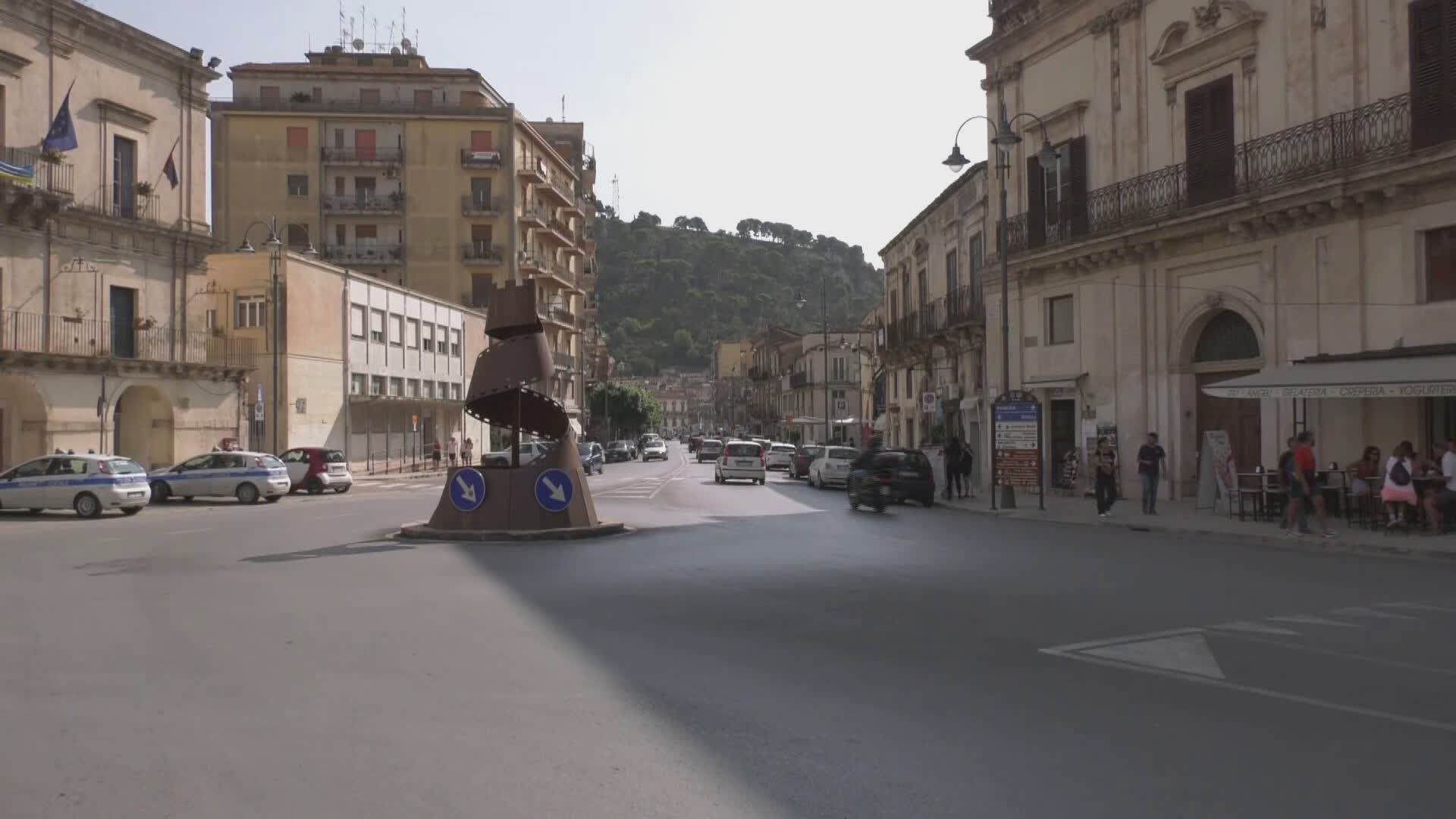 MODICA - MINACCE E MALTRATTAMENTI, UN ARRESTO - Video Mediterraneo