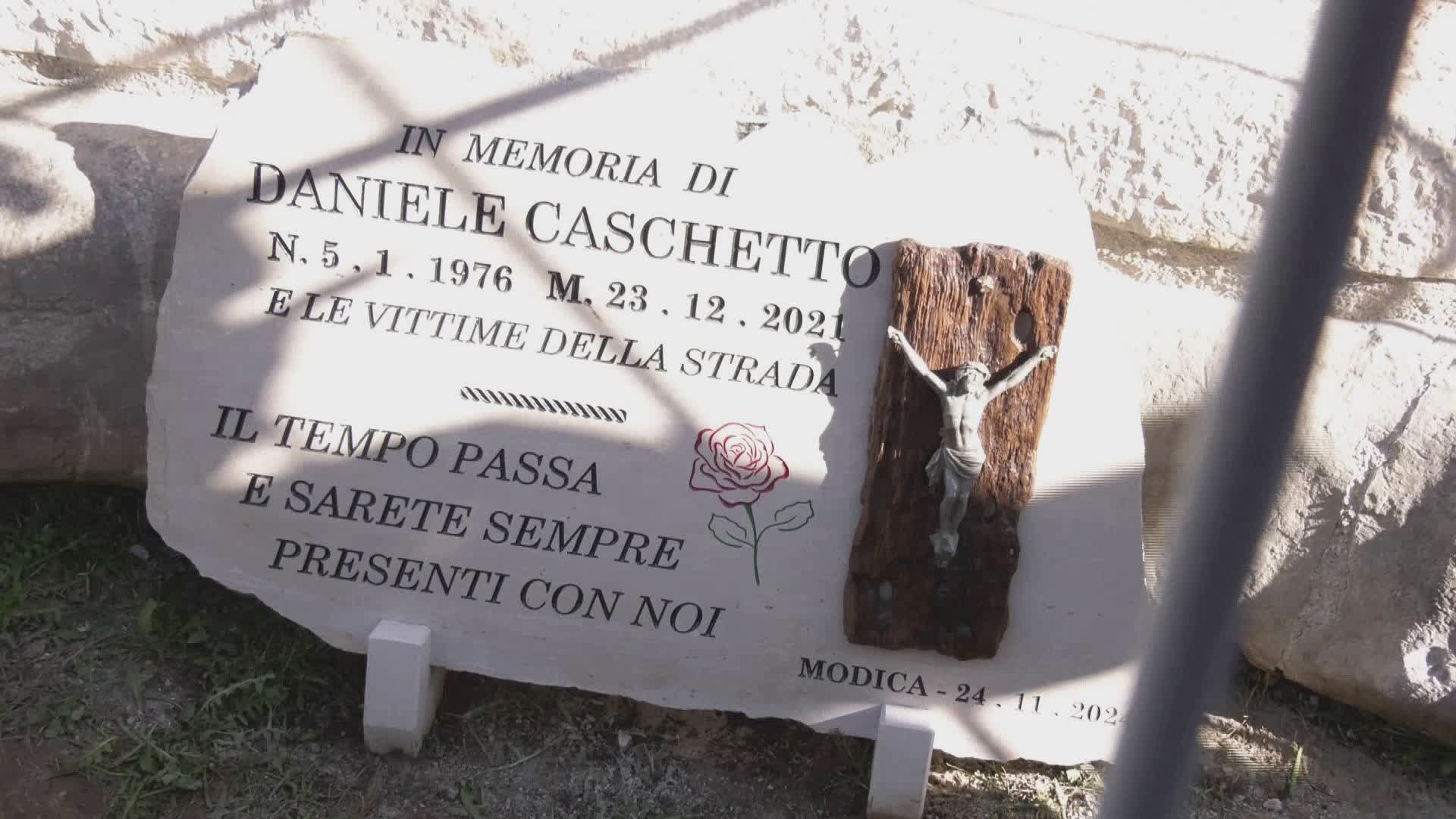 MODICA - MONUMENTO DEDICATO A DANIELE CASCHETTO - Video Mediterraneo