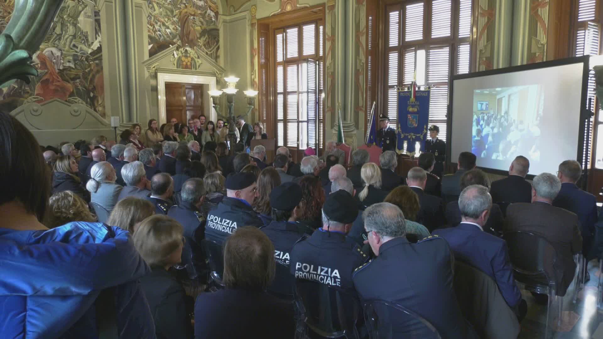 RAGUSA - COMMIATO DELLA COMMISSARIA PATRIZIA VALENTI - Video Mediterraneo