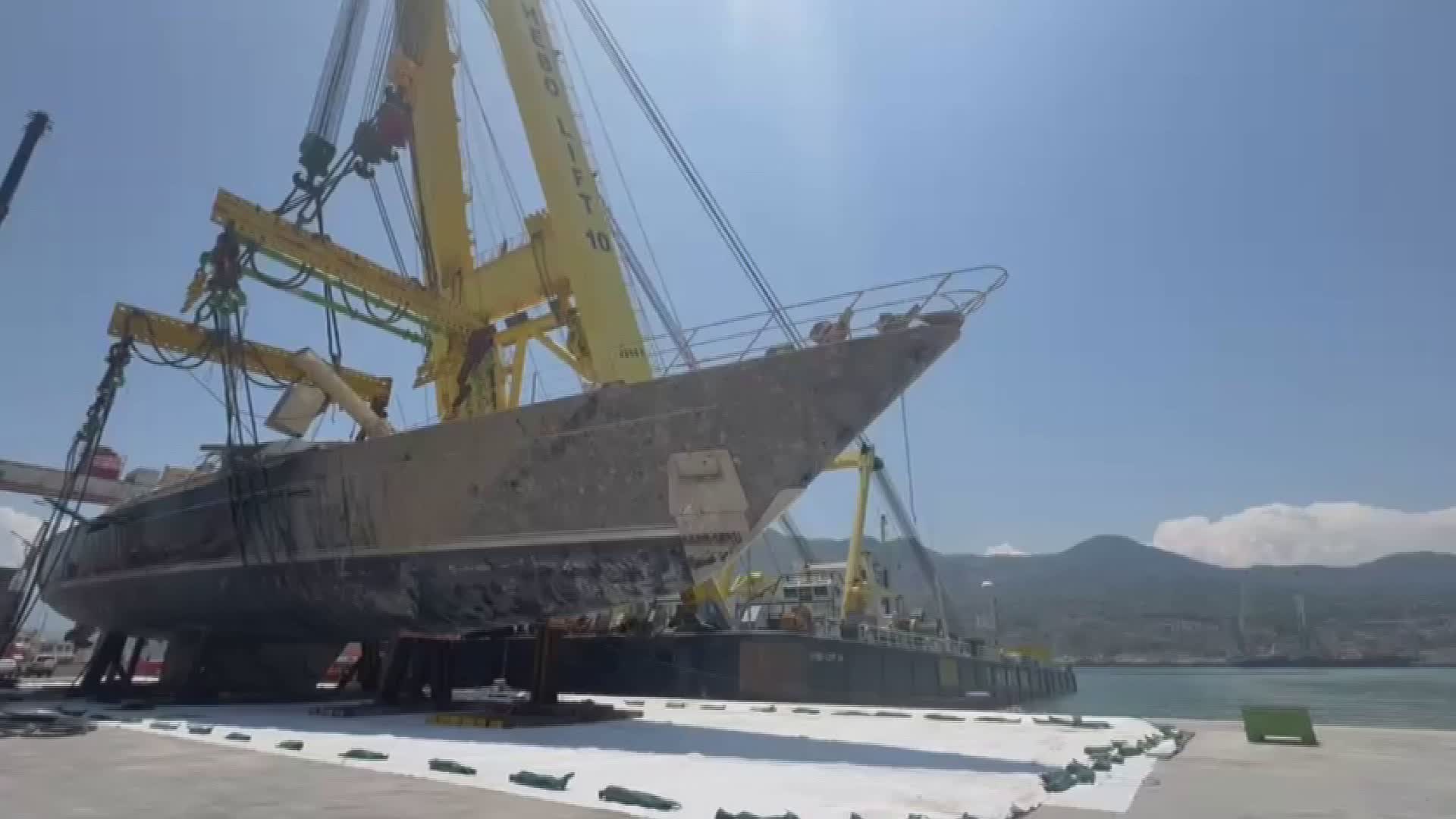 TERMINI IMERESE - INDAGINI SU BAYESIAN, ADAGIATO AL PORTO - Video ...
