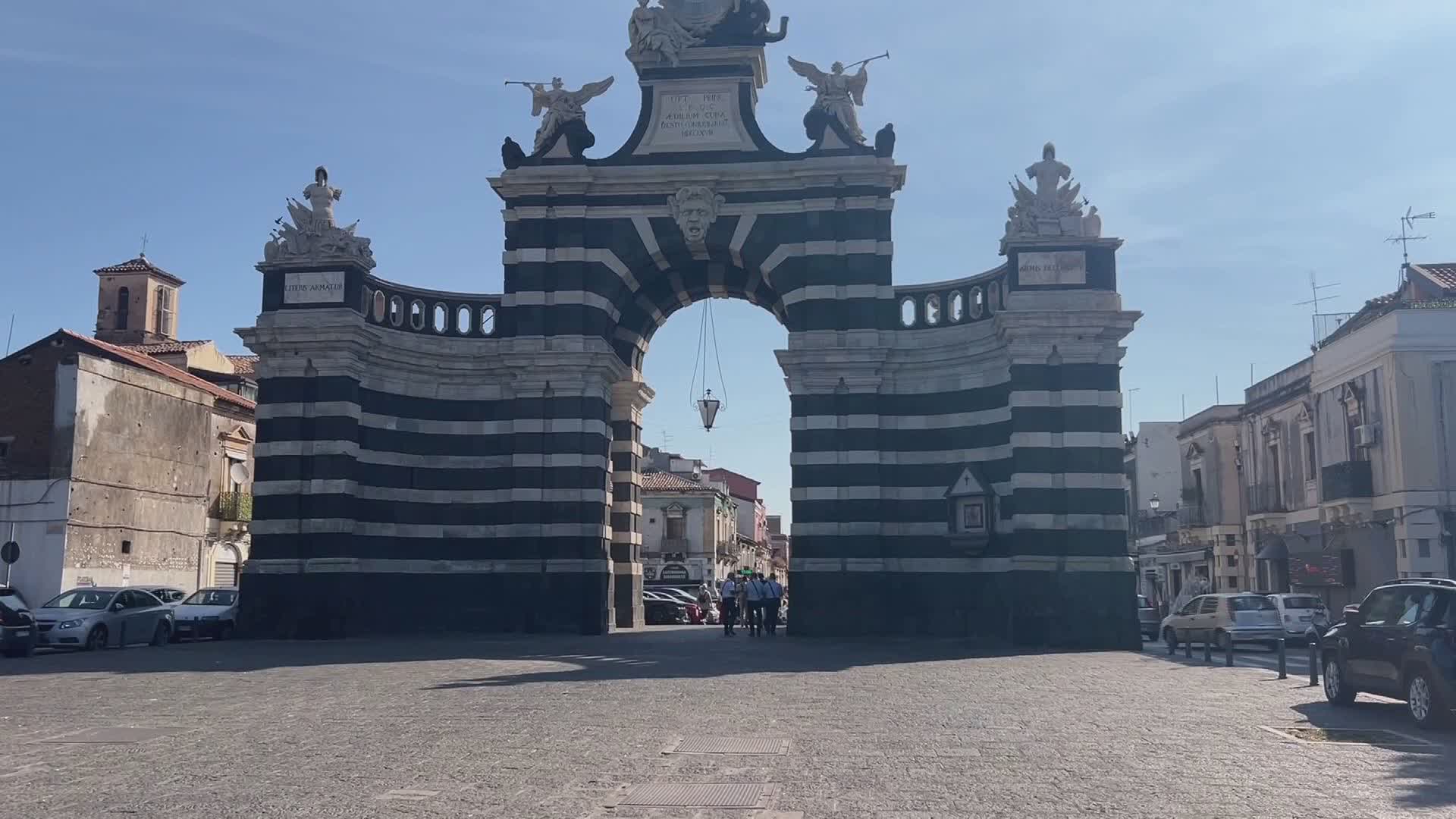 CATANIA - PIAZZA PALESTRO, “SERVONO PIÙ CONTROLLI" - Video Mediterraneo