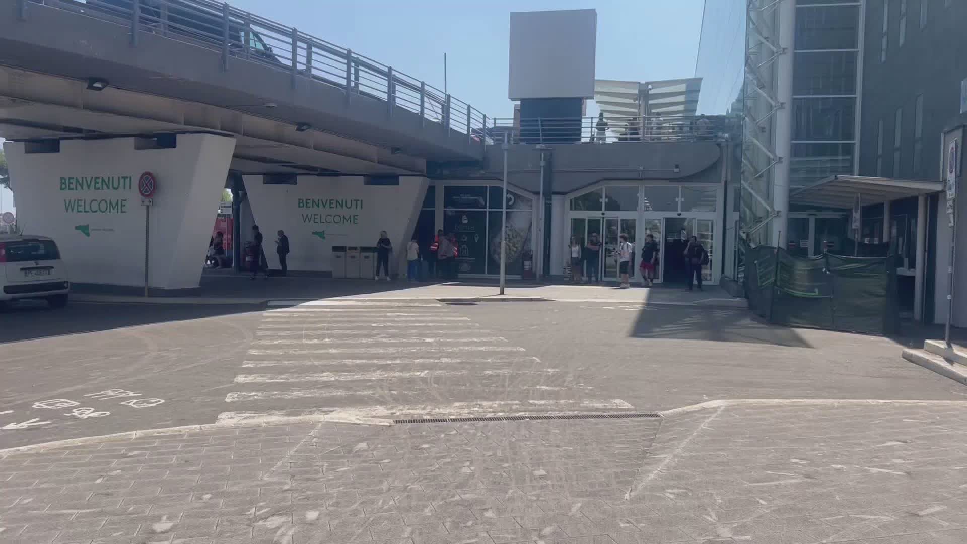 AEROPORTO DI CATANIA - TERMINAL MORANDI, INIZIA DEMOLIZIONE - Video ...